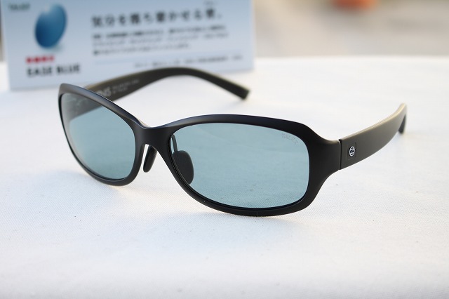 気分を落ち着かせるブルー // TALEXイーズブルー×OZNISサングラス – メガネのクギミヤ